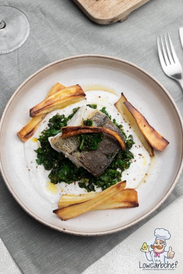 Schelvis met boerenkool in kokossaus - Lowcarbchef.nl