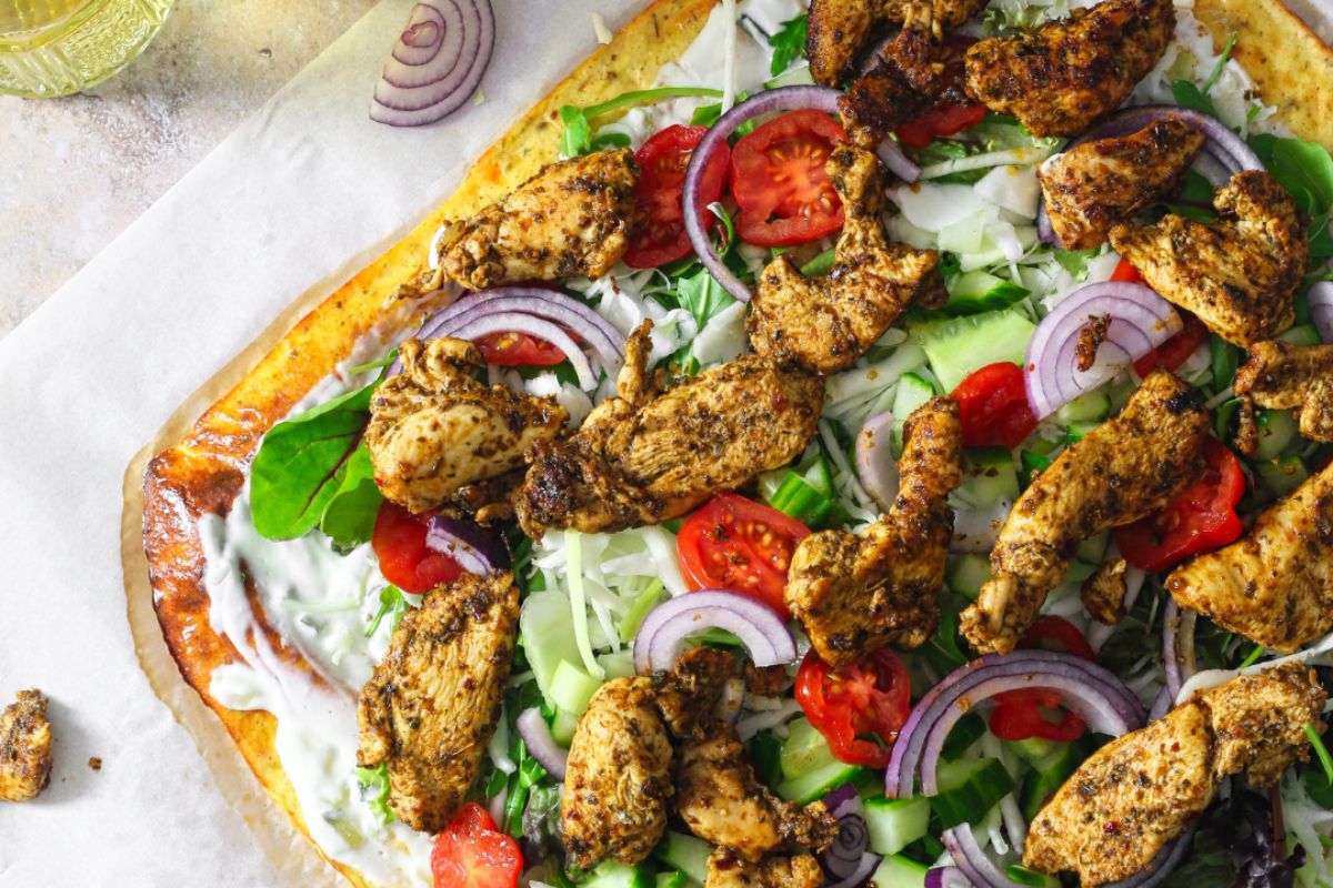 Koolhydraatarm flatbread met gyros - Lowcarbchef.nl
